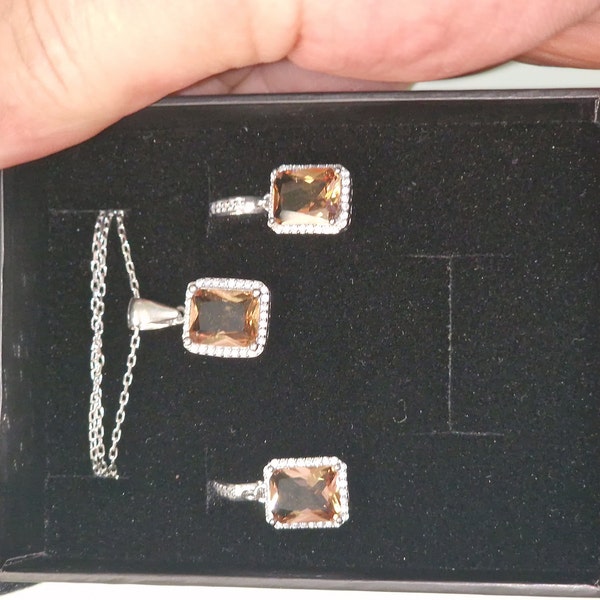 Queen Elizabeth II Coin, Cuban Link Chain Necklace - British Heritage ...