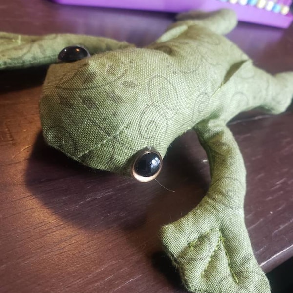 Digitized, Knee Deep in Frogs 20 Different Frogs, Applique in the Hoop ...