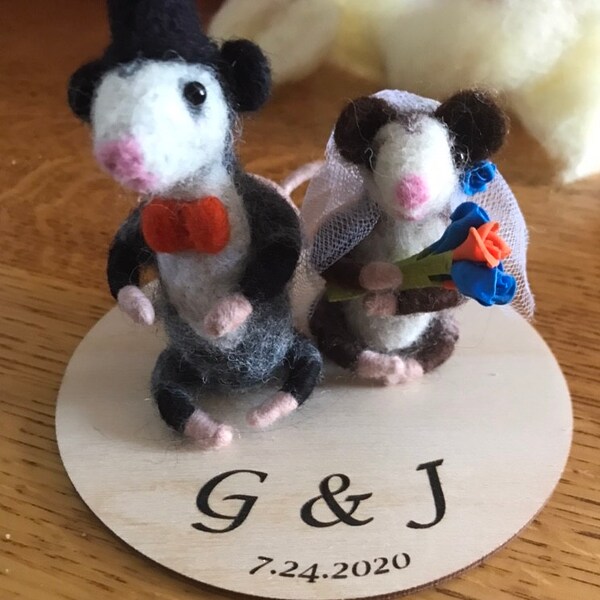 Possum Wedding Cake Topper Opossum Groom and Bride Wedding Gift - Etsy