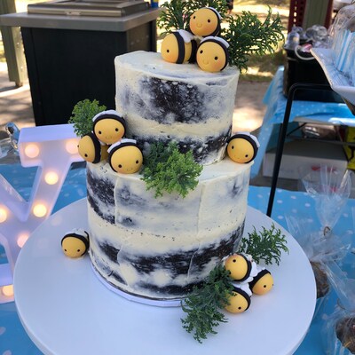 12 Fondant Sugar Bees. Cake Toppers. Cupcake Toppers. Approximately ...