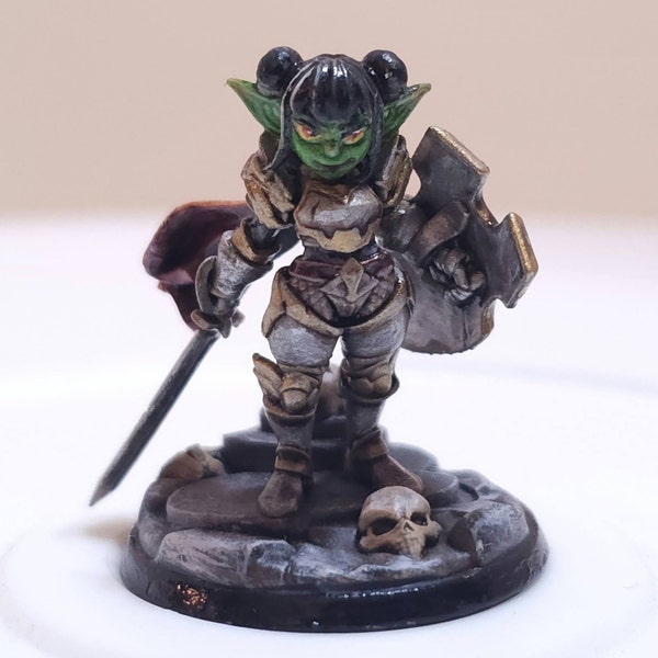 Pint Female Goblin or Gnome Paladin D&D 28mm 32mm Miniature Dungeons ...