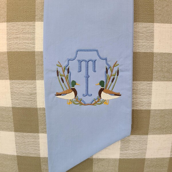 Apple Crest Machine Embroidery Design - Etsy