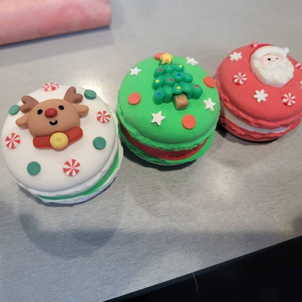 3 Fake Christmas Macaroons | Fake Santa Macaroons | Fake Rudolph ...