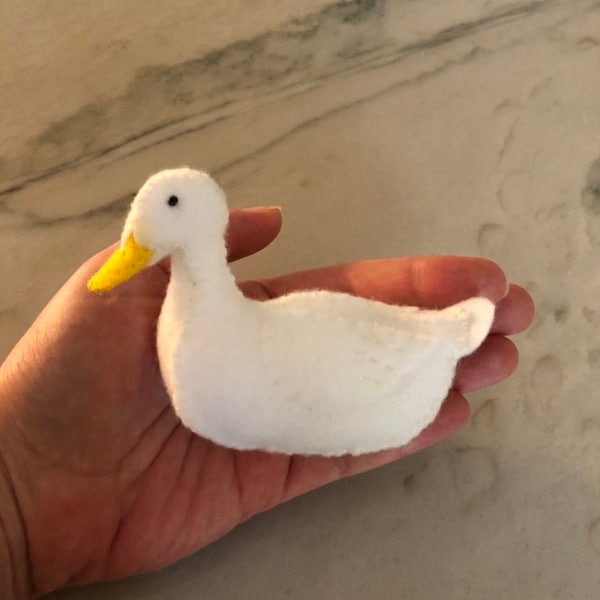 Duck Sewing Pattern & Tutorial: DIY Felt Animal, Realistic Bird ...