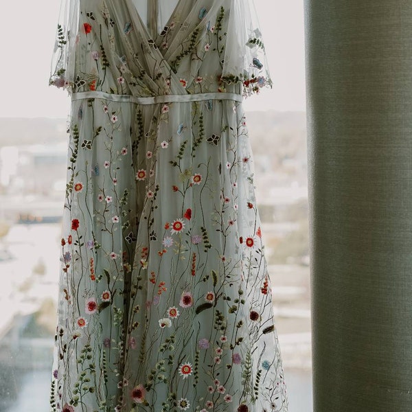 White Plus Size Wedding Dress With Flowers, Embroidery Floral Bridal ...