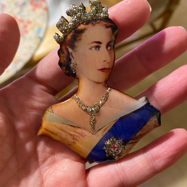 Queen Elizabeth Coronation Pin Brooch - Etsy