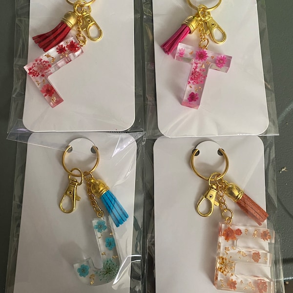 Handmade Resin Flower Keychain, Flower Keychain, Circle Keychain ...