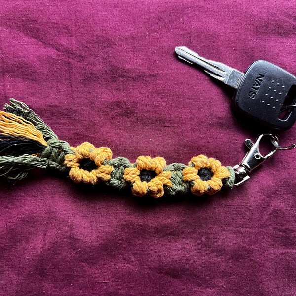 Sunflower Macrame Keyring - Etsy UK