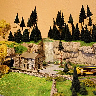 N Scale 1/160 Railroad Diorama With Lake, Castle Ruin, Waterfall ...