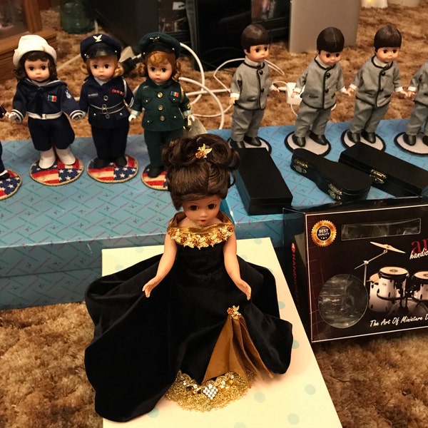 Queen Isabella & Ann Rast Made 1992 by Madame Alexander to Commemorate ...