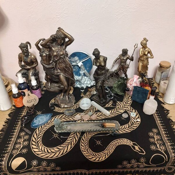 Tarot Altar Cloth Occult Grimoire Golden Snake Dragon Table Tarot Deck ...