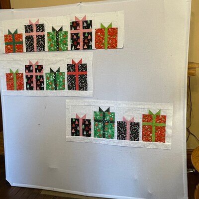 Christmas Present Table Runner PDF Pattern - Etsy Canada