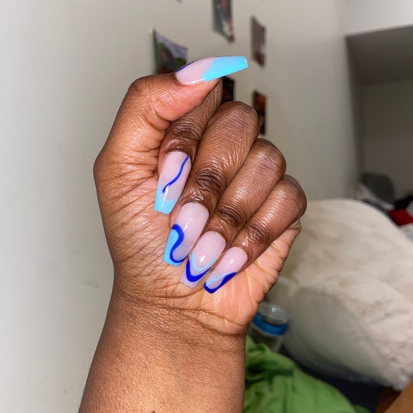 Wavy Design. Abstract Nail Design . Press on Nails. Round Nails. Custom ...