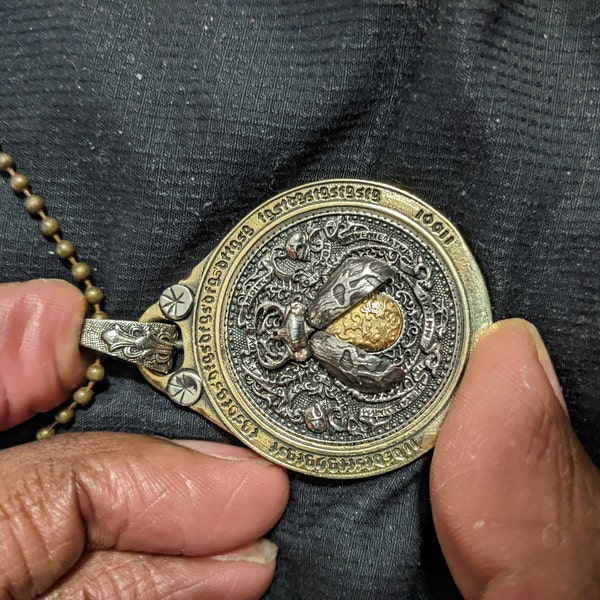 Moving Coin Gold Scarab Beetle Roman Booteen Style Wings Open Gold Egg ...