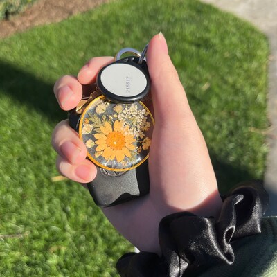 Handmade Real Dried Flower Resin Aesthetic Keychains Party Favors ...