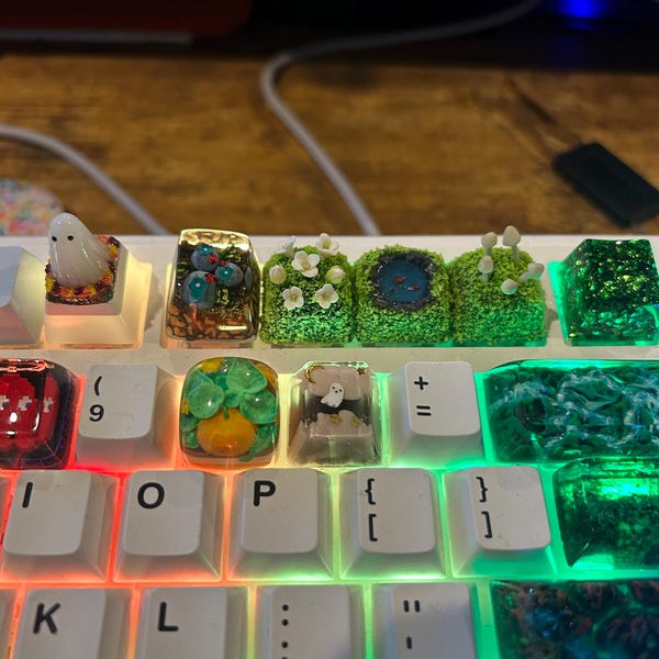 Handmade Lily of the Valley Moss Keycap: Mushroom Lake Miniature ESC ...