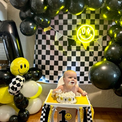 One Happy Dude DIY Balloon Tower Kitone Cool Dudeone Happy Dude ...