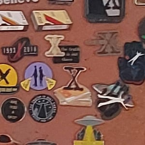 X-files Enamel Pin I Want to Believe | FBI Agent Mulder & Scully ...