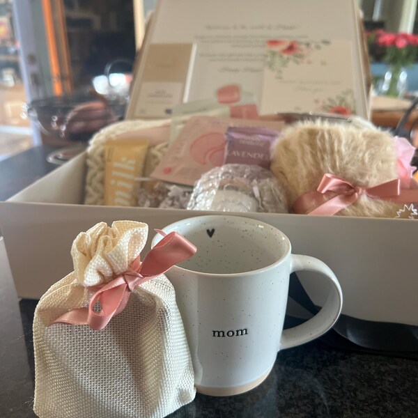 Ultimate Hygge Gift Box for Men & Women With Blanket and Socks | Get ...