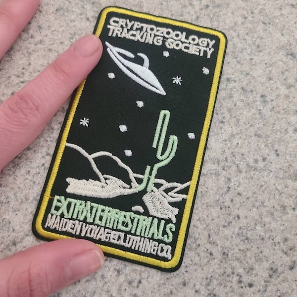 Mothman Track Don't Trap! Iron on Patch | Sew on Patch Applique, Embroidered Patches - Etsy