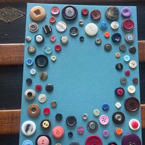 Mixed Lot of 100 Buttons New, Used and Vintage, Various Sizes & Types ...