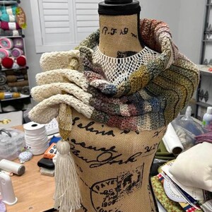 Keyhole Scarf KNIT PATTERN Beautiful Scarf Gift for Her - Etsy UK