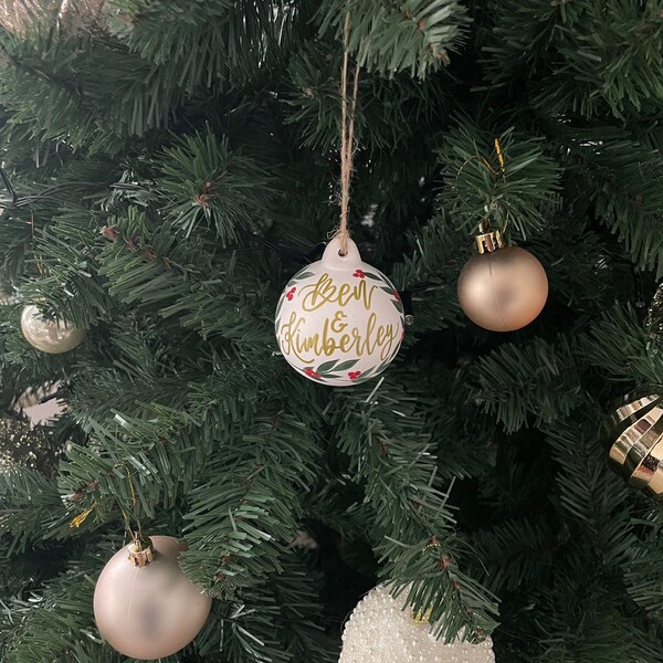 Set of 20 Calligraphy Name Tags - Simple Black and White Personalised ...