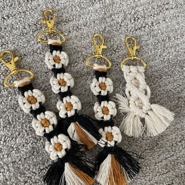 Macrame Daisy Keychain - Etsy