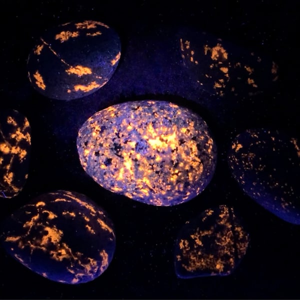 Yooper Stones Fluorescent Sodalites 1 Lb Lot Emberlites Lake Superior ...