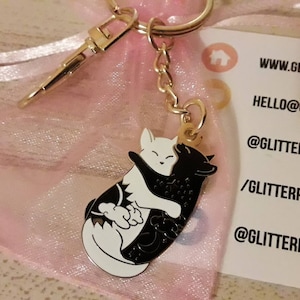 Day & Night Hugging Cat Keychain Yin Yang Cat Moon Keychain Cute ...