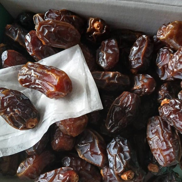 Fresh JUMBO Medjool Dates / Fresh 2024 Harvest Soft and Juicy Dates ...