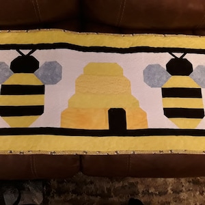 Bee Humble Table Runner Pattern PDF Pattern - Etsy