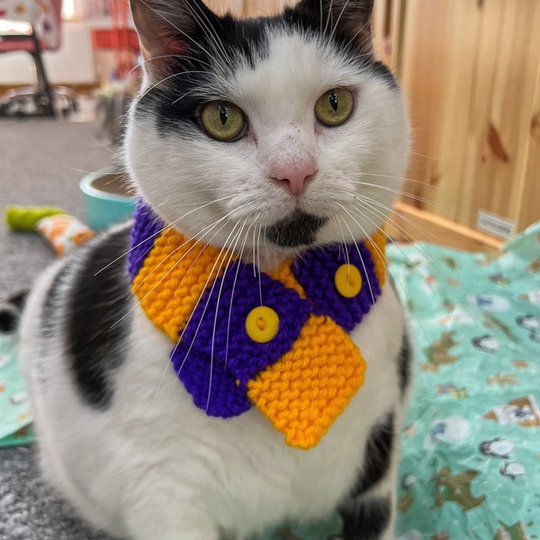 The Hand Knitted Toggle Cat Scarf - Etsy