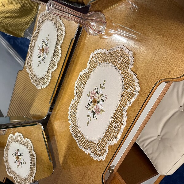 Vintage Large Lace Tablecloth Table Covering Genuine Nottingham Lace ...