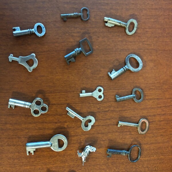 Skeleton Key - Rare Antique GENUINE Frog-legs Bow French Chalet Key ...