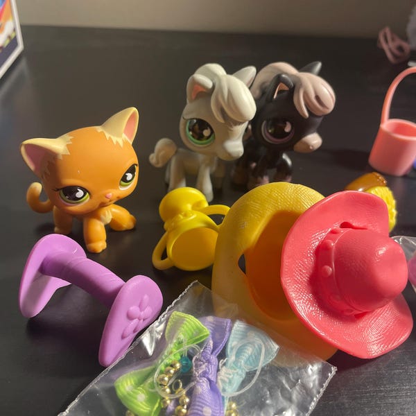 Authentic LPS 26 Pc Play Set 3 Pets 1 Random CAT or DOG and 2 Other ...