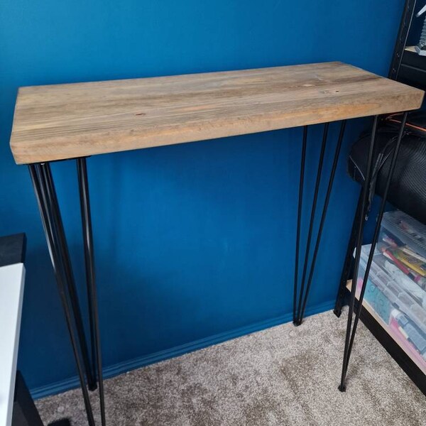 Wooden Breakfast Bar Wall Mounted on Stylish Steel Brackets With a ...