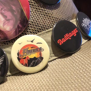 Weezer 1 1/2 Pinback Buttons custom Made - Etsy
