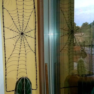 18 Barbed Wire Corner Spider Web With Green Spider | Etsy