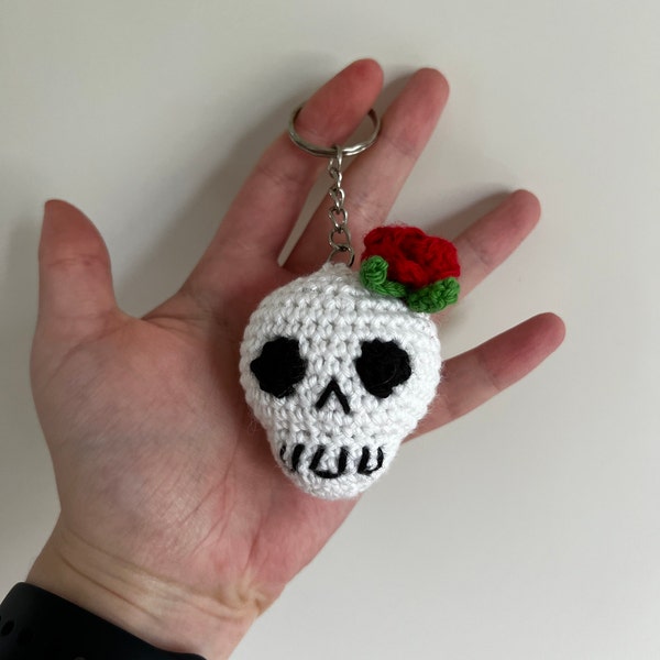 Halloween Crochet Patterns Skull Keychain With Flowers, Crochet Skull ...