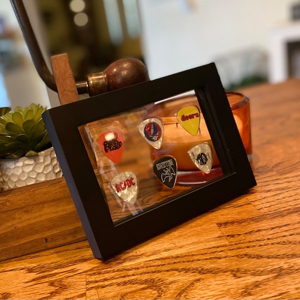 Guitar Pick Display - 4" X 6" Horizontal Frame BLACK - Holds 6 Guitar ...