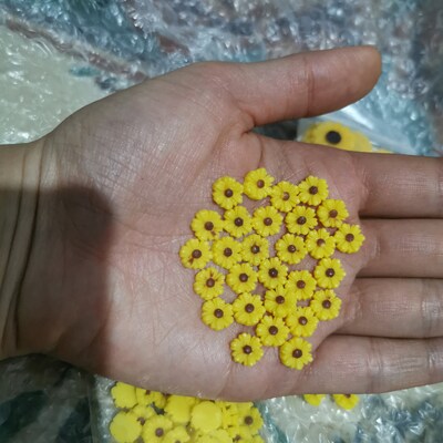 8mm Two-tone Daisy Cabochons in Yellow and Brown Flatback Resin Flower ...