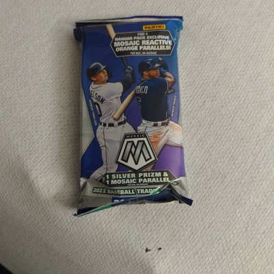 Huge Lot Of 100 Unopened Old Vintage Baseball Cards In Wax Cello Rack