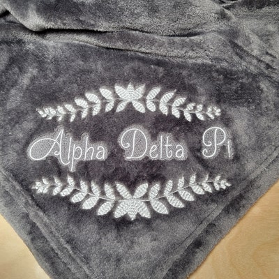 Leaves & Branches Garland Embroidery Frame 9 Sizes 10 Formats PES DST ...