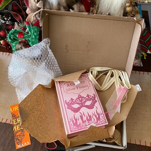 ACOTAR Series Vinyl Sprayed Edges Stencil SVG Bundle | 5 Books ...