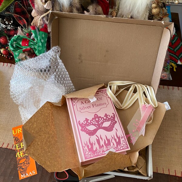 ACOTAR Series Vinyl Sprayed Edges Stencil SVG Bundle | 5 Books ...