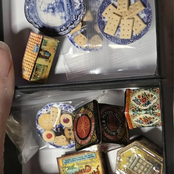 Miniature Red Vintage Scenic Folk Art Tins, 1:12 Scale Papercraft ...