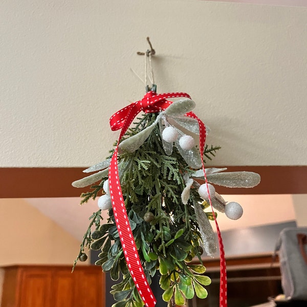 Hanging Mistletoe, Kissing Mistletoe, Mistletoe With Bells, Christmas ...