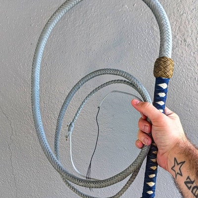 One Winged Bullwhip, Paracord Bullwhip Inspired by Sephiroth From Final ...