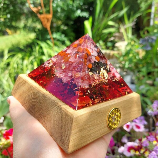 Orgonite Pyramid Crystal Root Chakra (with Stand Made of Oak Wood ...